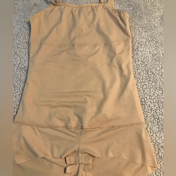 Maidenform | Intimates & Sleepwear | Maidenform Light Control Body ...